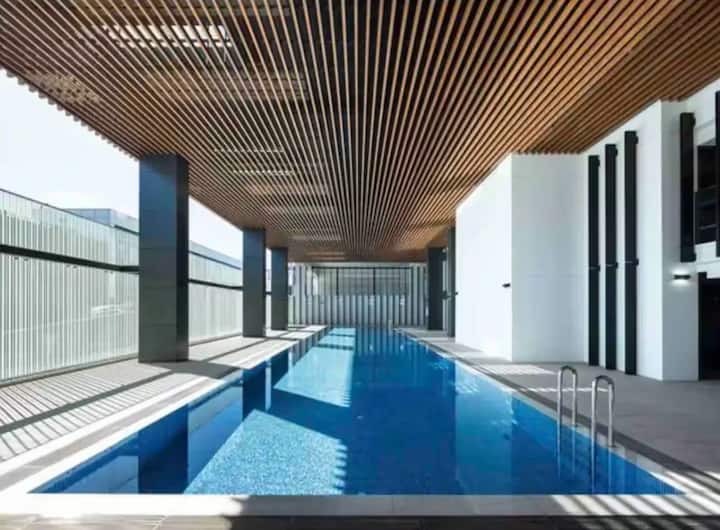 Amazing 3-bedroom Condo - Parking, Gym, Pool - Lane Cove National Park