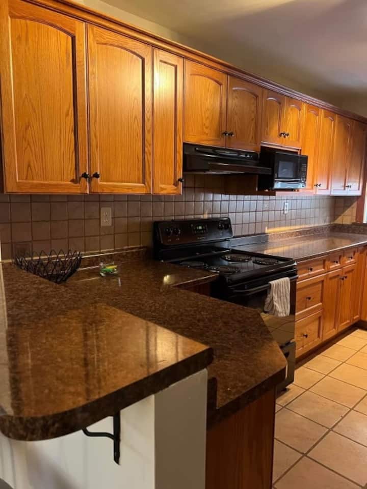 Comfortable 2-bedroom Apartment - Kingston