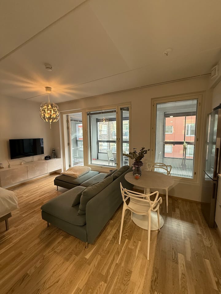 Modern Flat With Balcony In City - Helsinki