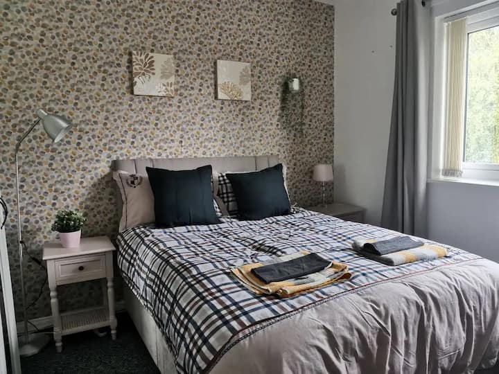 Two Bedrooms For Three - Stockport