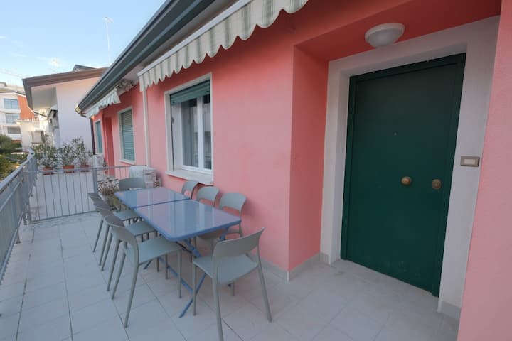 Casa Rossa 3 Camere In Centro - Jesolo