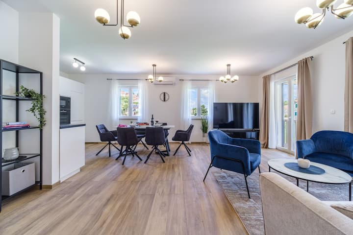 New Villa Janie With A Pool For Up To 16 People - Supetar