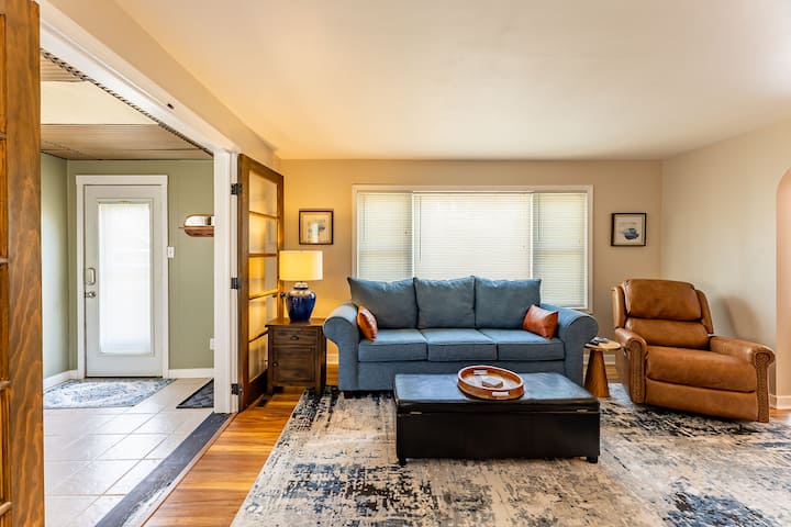3 Bdrm Lakeshore Charmer In Muskegon, Mi - Muskegon, MI