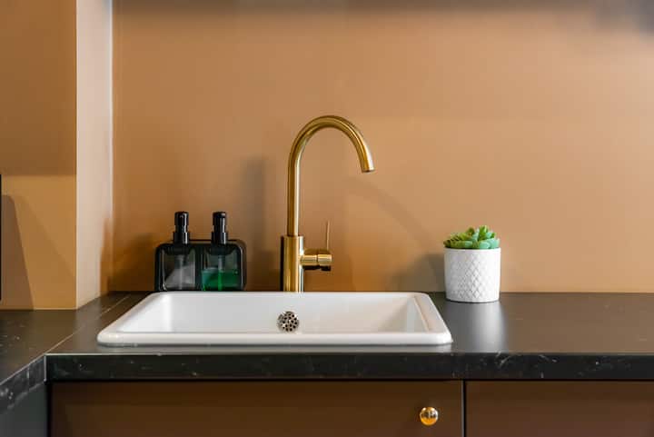 The Monnalisa House (Bronze) - Milan