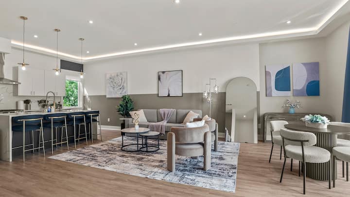 Luxury 3bd | Rooftop Deck | Sleeps 11 | Garage - Dallas, TX