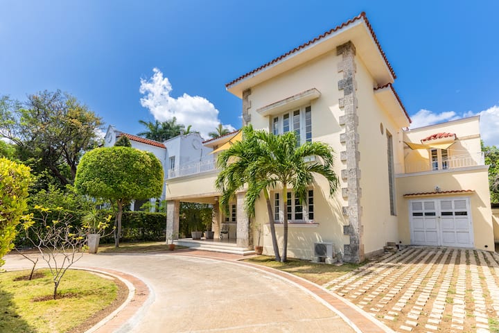 Residencia Miramar Con Piscina Y Generador - Havana