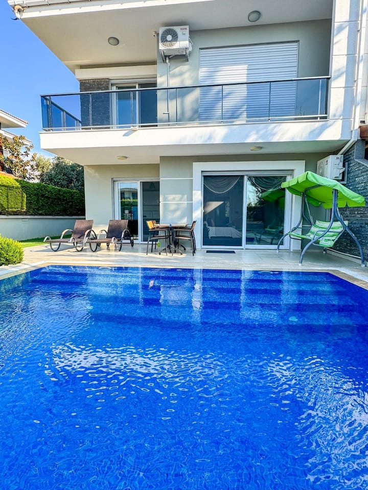 Fabulous Villa With Swm.pool - Çeşme