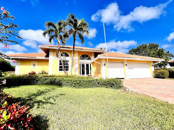 Waterfront Heated Pool Villa - Marco Island