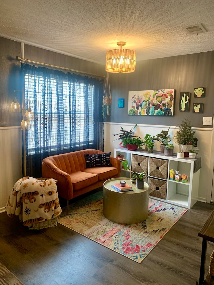 Cozy Chic Retreat | Patio Vibes - Lubbock, TX