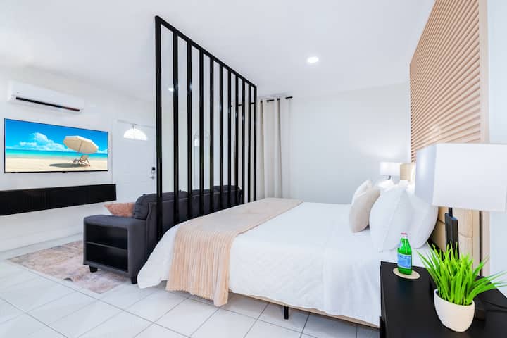 Private Studio•top Location •King Bed•near Airport - South Miami, FL