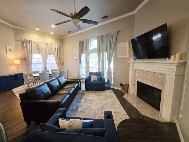 Cozy Sports Themed Dog Friendly Home In Frisco! - Frisco, TX