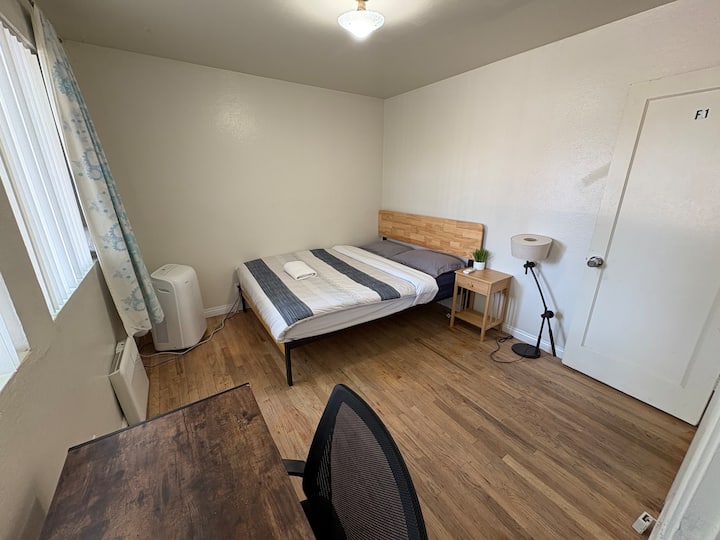 Quiet Room W/ Desk, Fast Wifi Near Apple & Google - Mountain View, CA