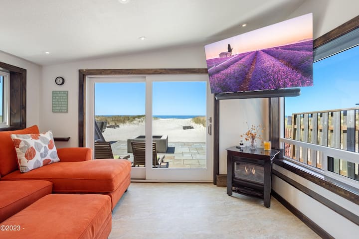Pacific City Ocean Front Home - Pacific City, OR