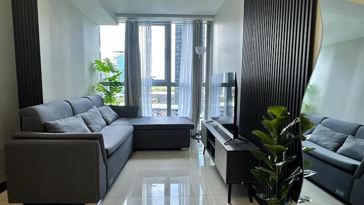 Cozy Homie 3br In Bgc With Pool View & Fast Wifi - Taguig