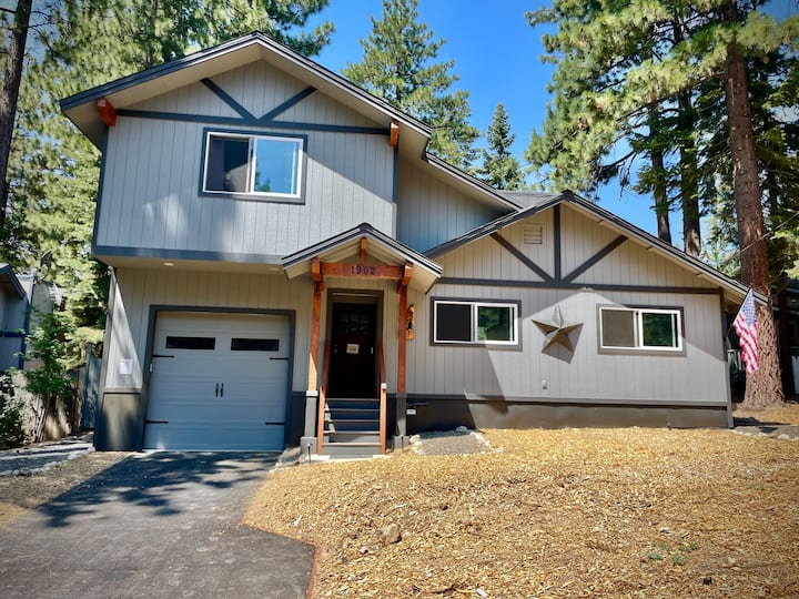New Cabin W Hot Tub & Bunkroom! - South Lake Tahoe, CA