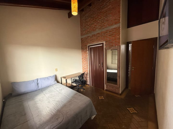 Quarto Em Excelente Localização - Botucatu