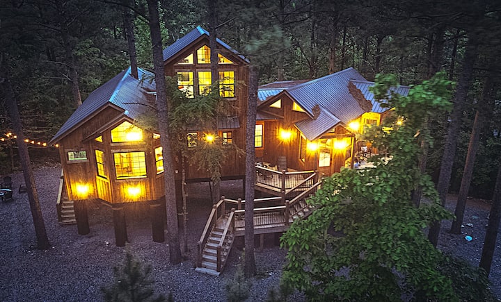 Wildberry Treehouse Cabin | Romantic | Cozy | Fun - United States