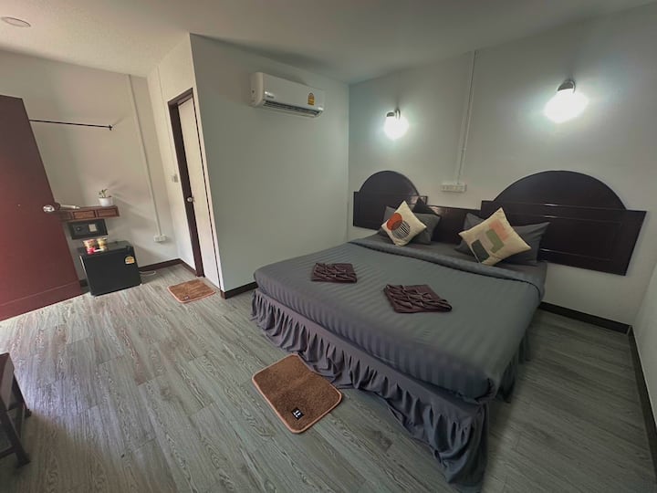 Comfortable Room For Backpackers In Lively Phi Phi - Ko Phiphidon