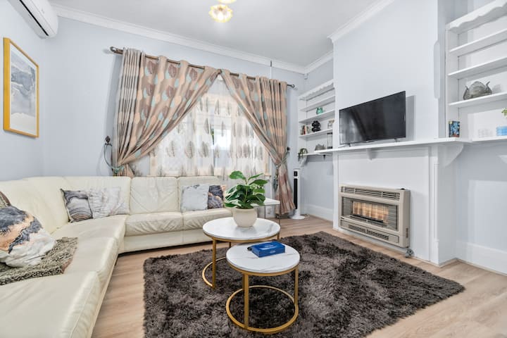 Stylish 3br Retreat | Walk To Shops & 12min To Cbd - Adelaide