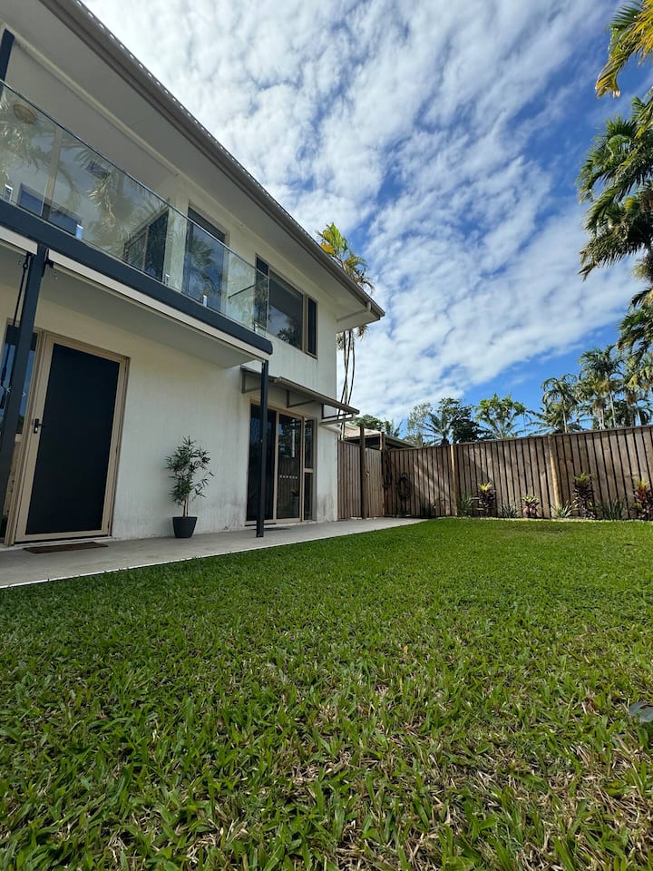 Private Garden Townhouse Escape - Port Douglas