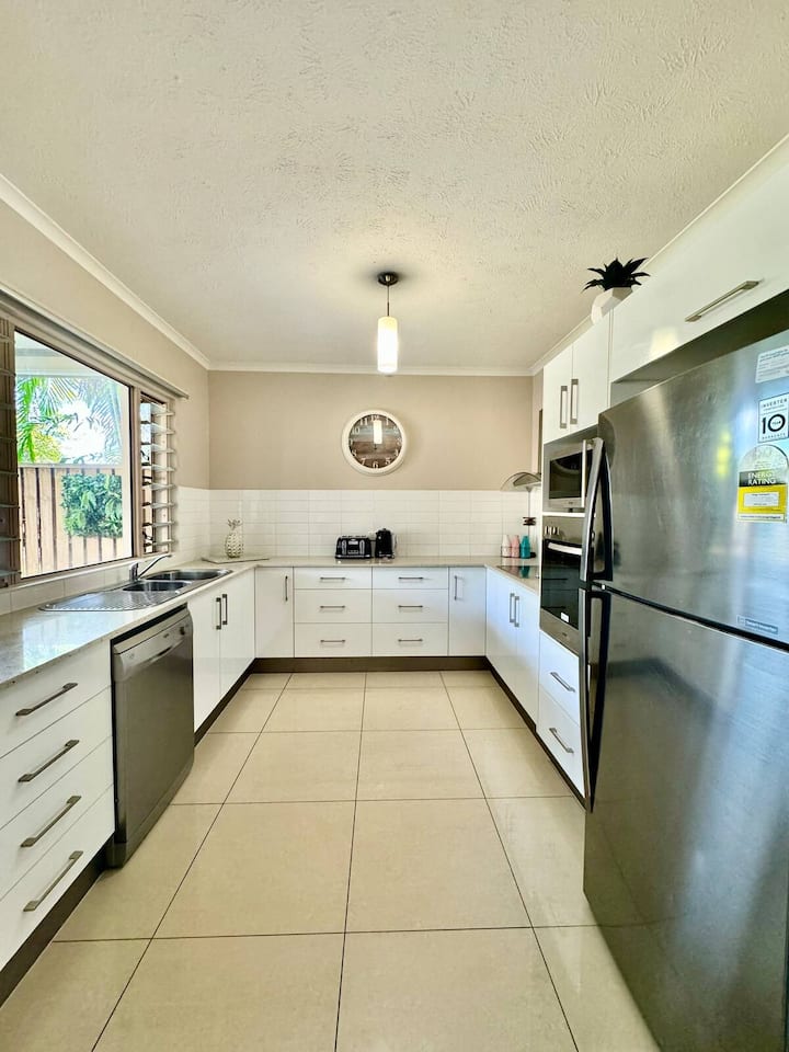 Renovated Townhouse With Pool - Port Douglas