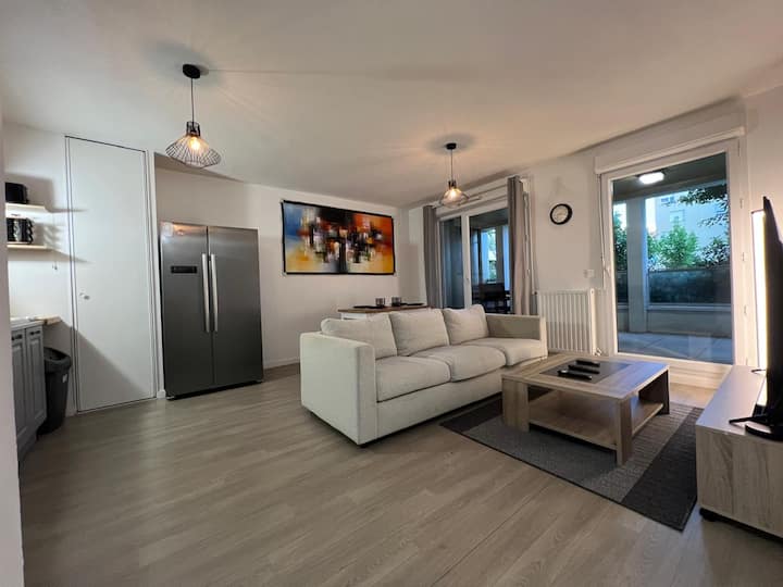 T2 Moderne Avec Terrasse, Proche De Lyon - Chassieu