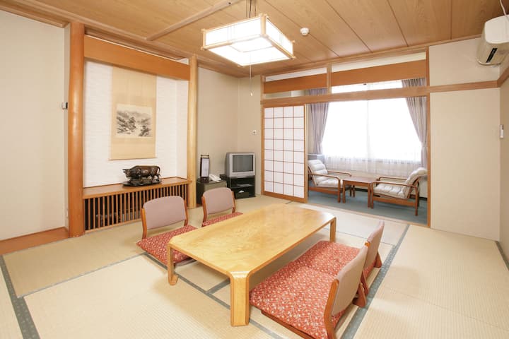 禁煙 和室10畳(トイレ・洗面台付) 3名1室利用 朝食付 お風呂別(天然温泉) - 우에다시