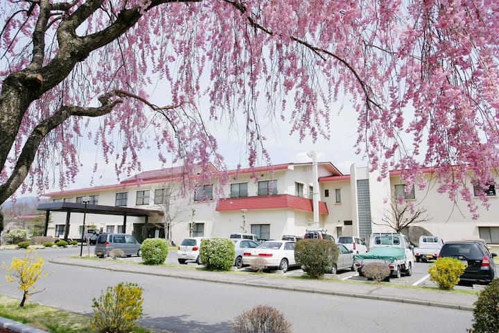 禁煙 和室10畳(トイレ・洗面台付) 3名1室利用 朝食付 お風呂別(天然温泉) - Komoro