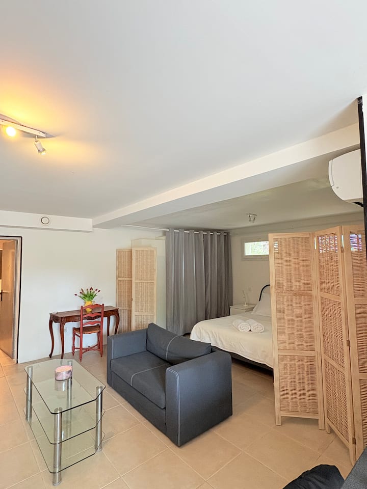 Studio 3 La Plaine, Accès Village 5 Min - Le Beausset