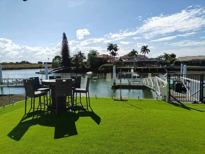 Waterfront | Sunset | Pontoon | Fish & Crab Ready! - Redcliffe