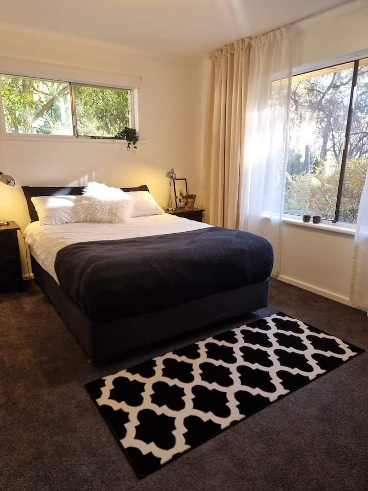 Eva + James' Rooms In The Hills - South Australia