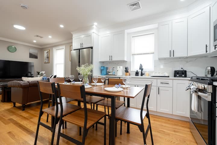 Bright Boston 3br W/ Parking | Family Stay 558/3 - Quincy, MA