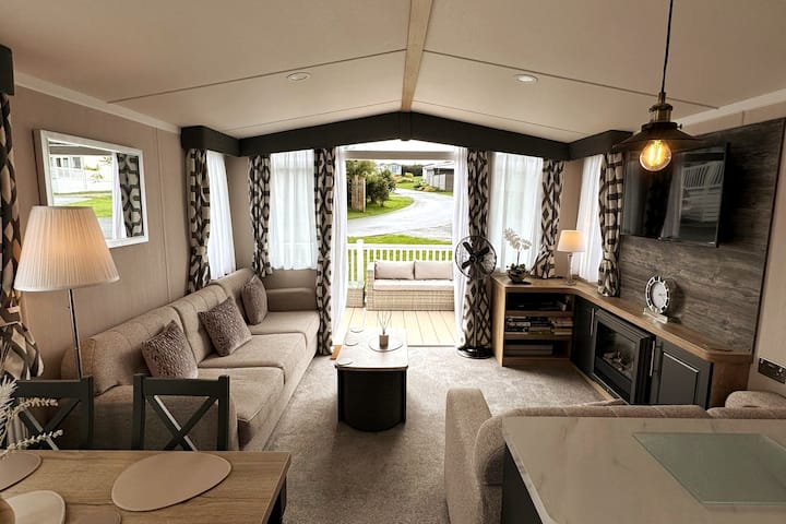 A Luxury New Holiday Home Close To The Beach - Perranporth