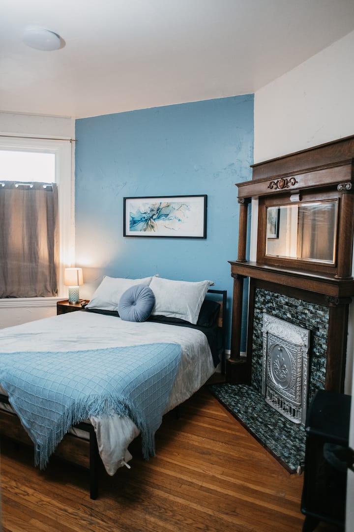 Welcome To Kelly's Corner - Room #1 - Thunder Bay