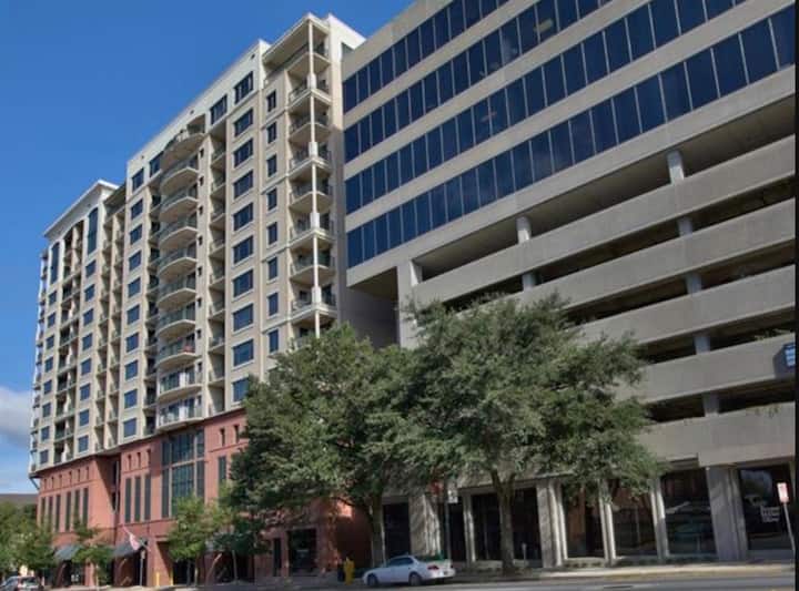 2br Gated Condo Near Capitol - Tallahassee, FL