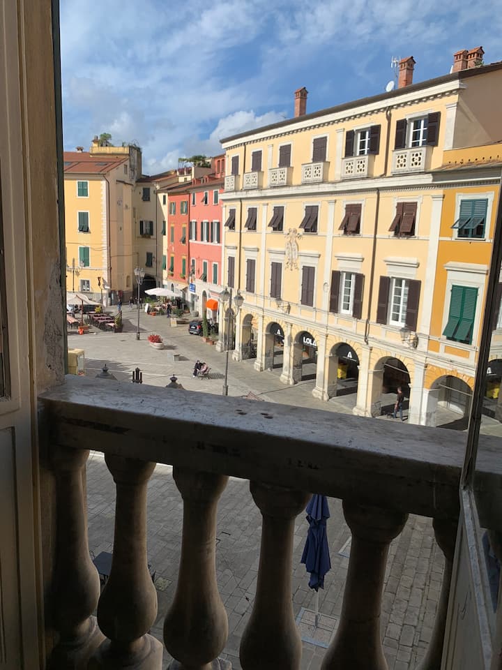 Charme E Storia In Una Piazza Da Sogno - Lerici
