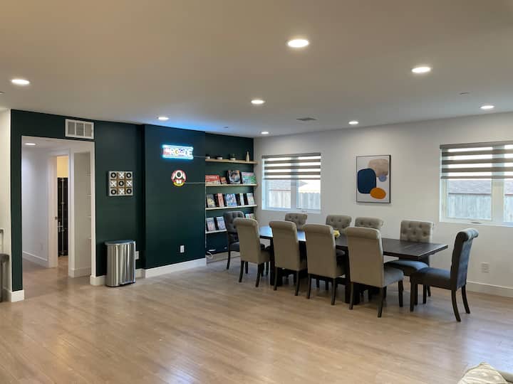 Comfortable 4 Bed 4 Bath Stay - Culver City