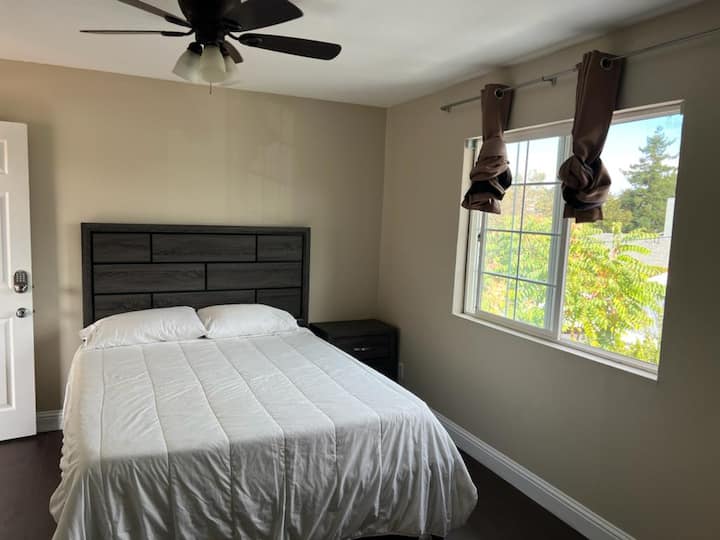 Taia: Private Room Close To F4c3book / Stanford - Atherton