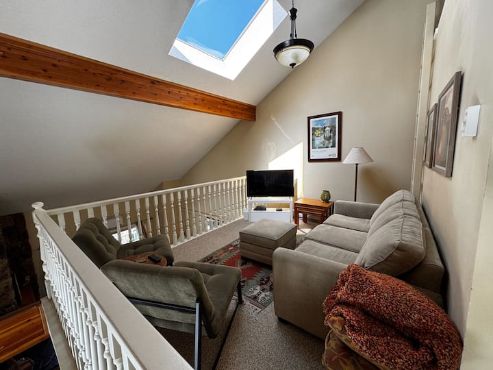Family Getaway At Akiskinook Resort + Beach & Pool - Invermere