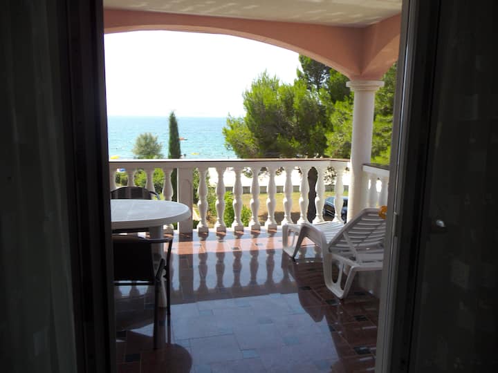 Sivi Apartman - Nin