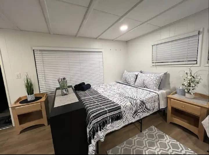 Amazing Studio Riverside - Riverside, CA