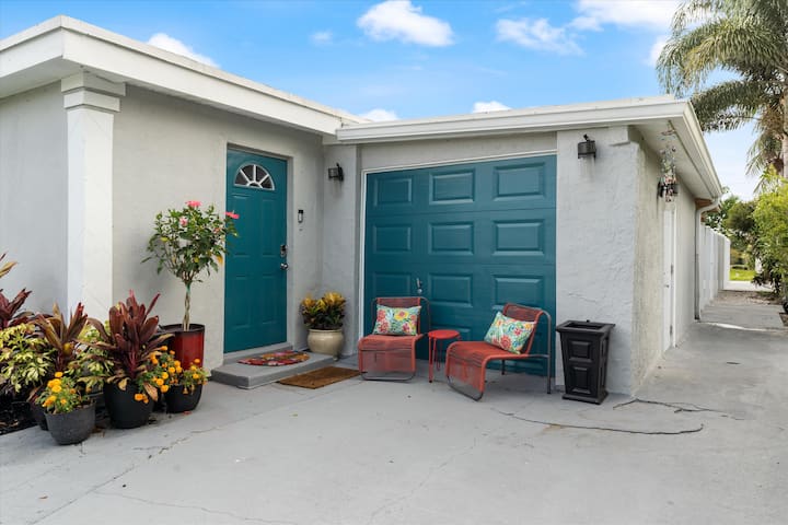 Lala’s Art Beach House Escape - Delray Beach