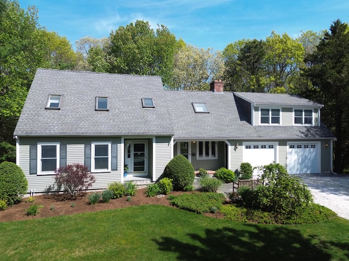 Cape Cod Retreat 5 Minutes To Beach - Falmouth, MA