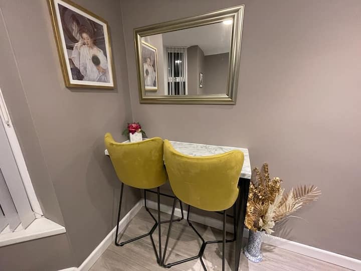 The Palm Studio - Cardiff