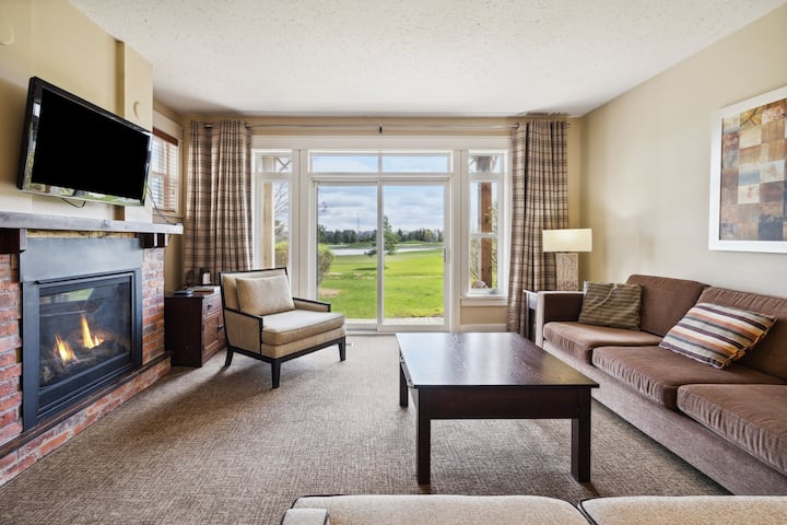 Ground Floor Condo For 6 With Golf Views And Pool - The Blue Mountains