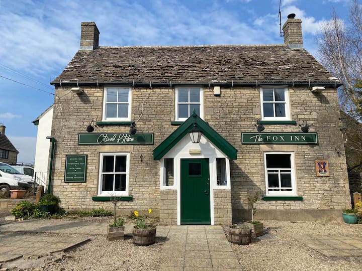 The Fox Inn - Quadruple Room - Castle Combe