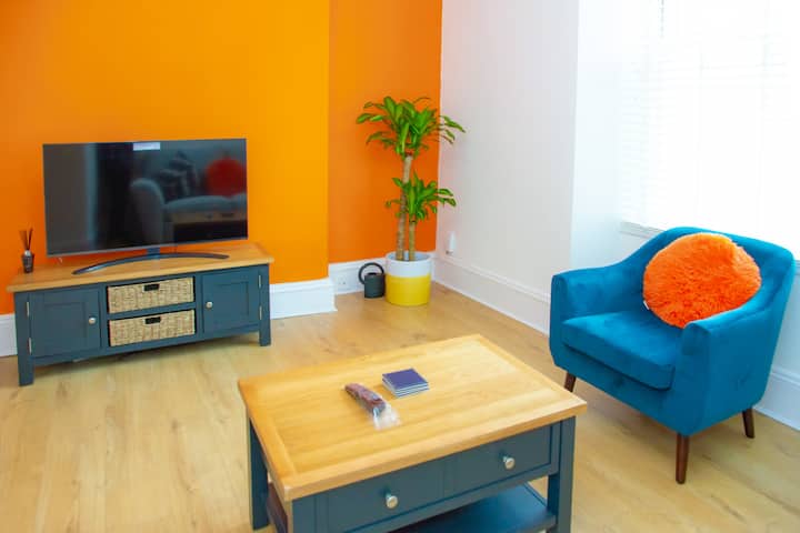 Stylish And Central City Apartment - Saltash