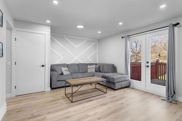 Family-friendly Gem Near Everything - Calgary