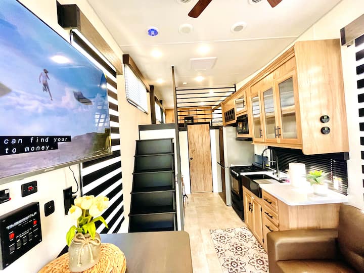 Shan Lay's Tiny Home(rv Camper) - Tampa, FL