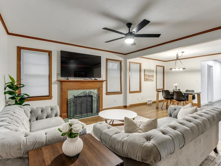 Military Park Bungalow - Sidewinder, Oklahoma City